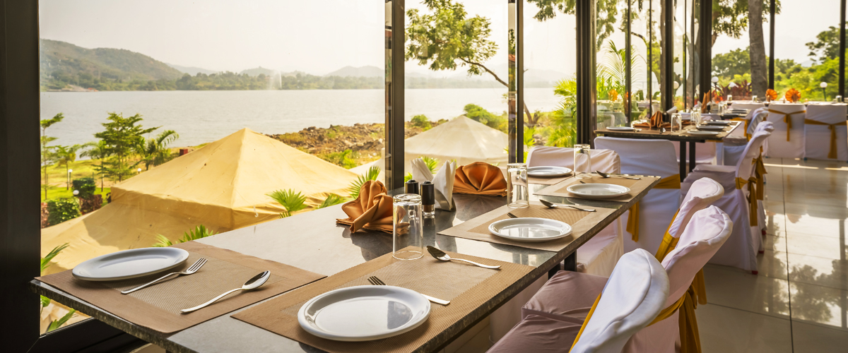 Tent Stay Near Statue Of Unity - River View Tent Resort